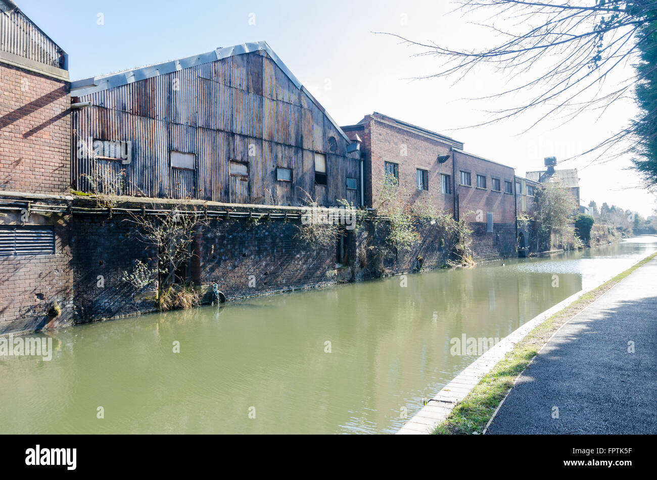 Stourbridge Canal towpath in Stourbridge, Dudley, West Midlands Stock ...