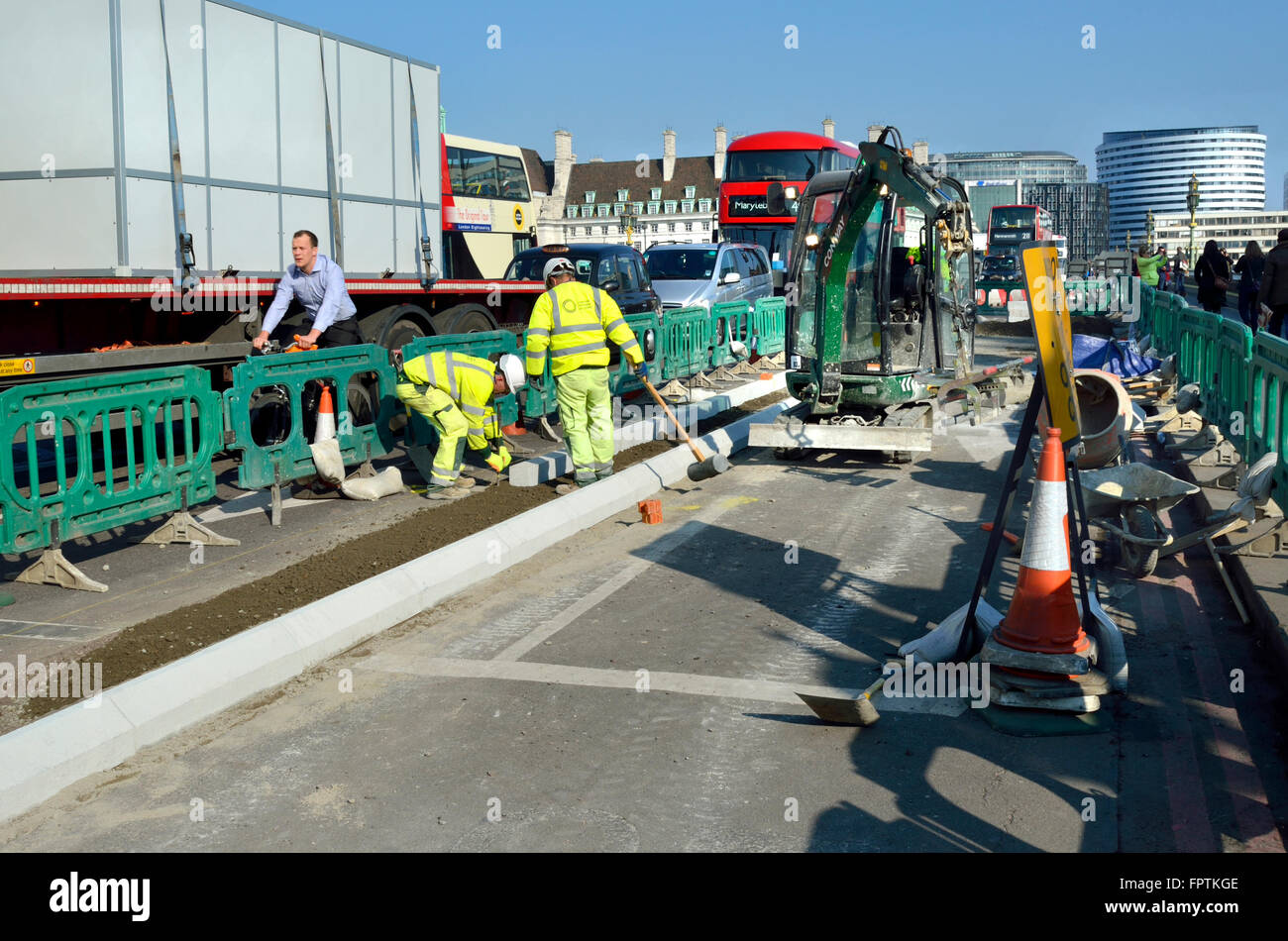 Constructing a new bridge hi-res stock photography and images - Alamy