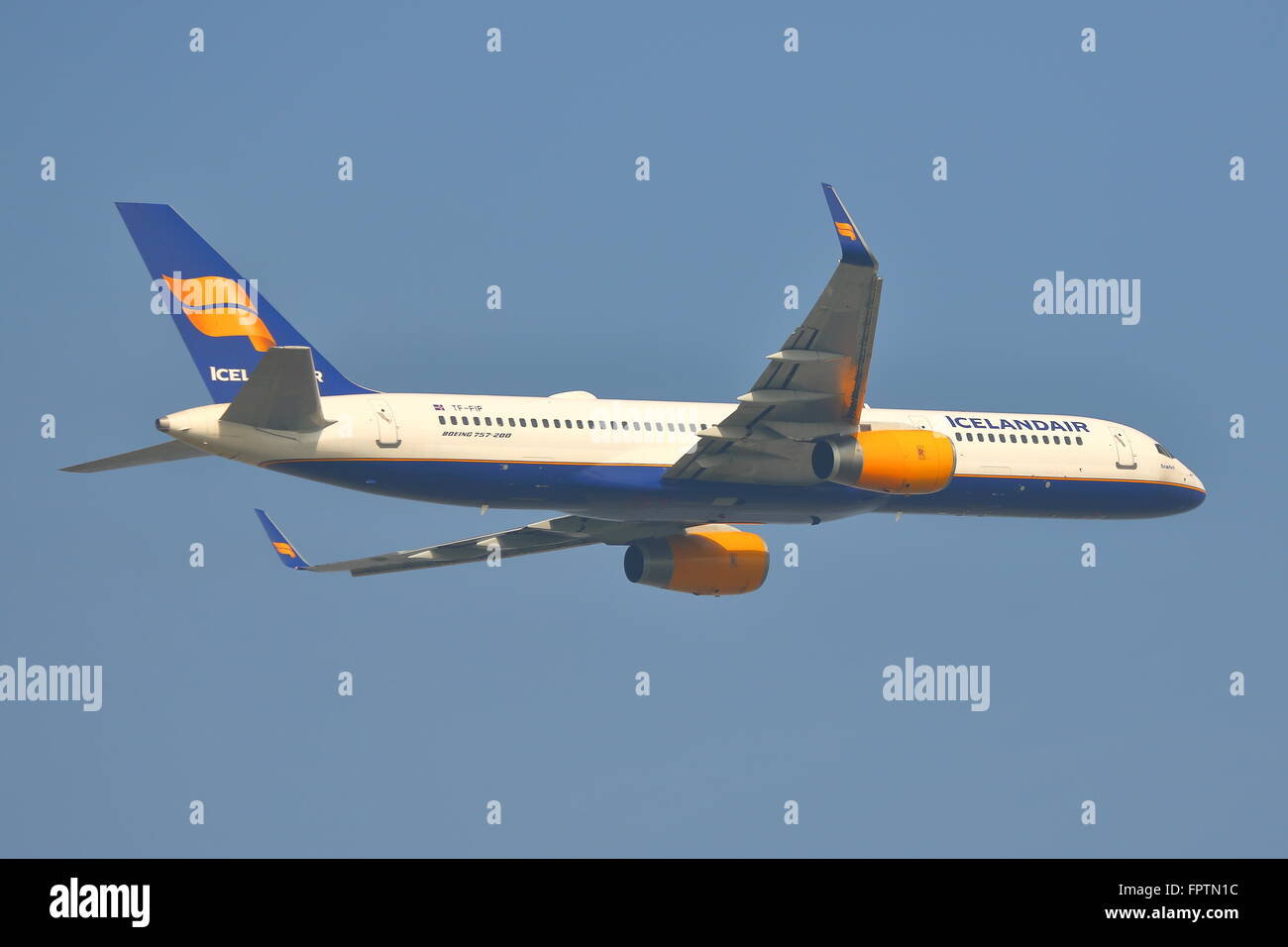 Icelandair Boeing 757-200WL TF-FIP departing from London Heathrow ...