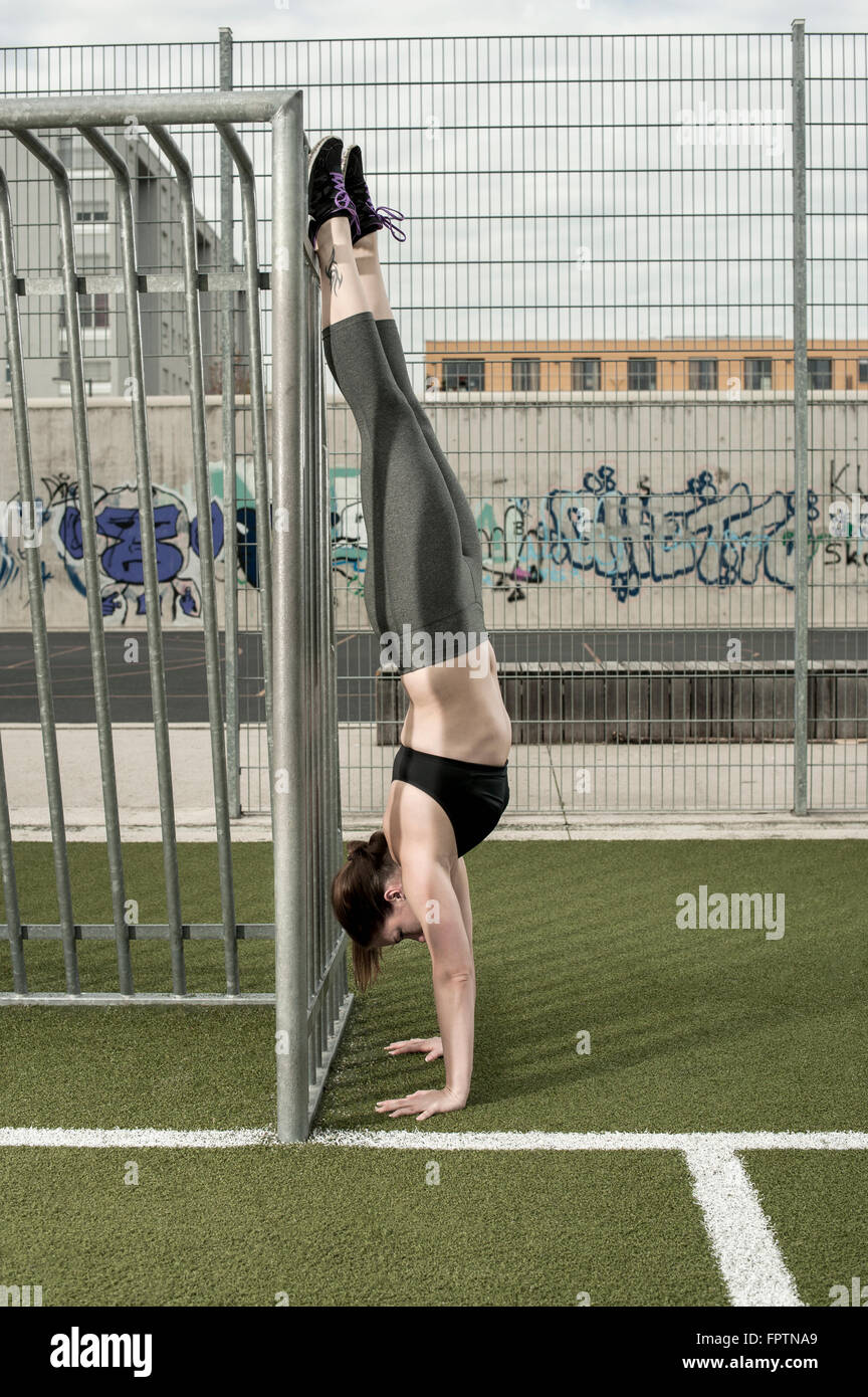 Woman football pitch hi-res stock photography and images - Alamy