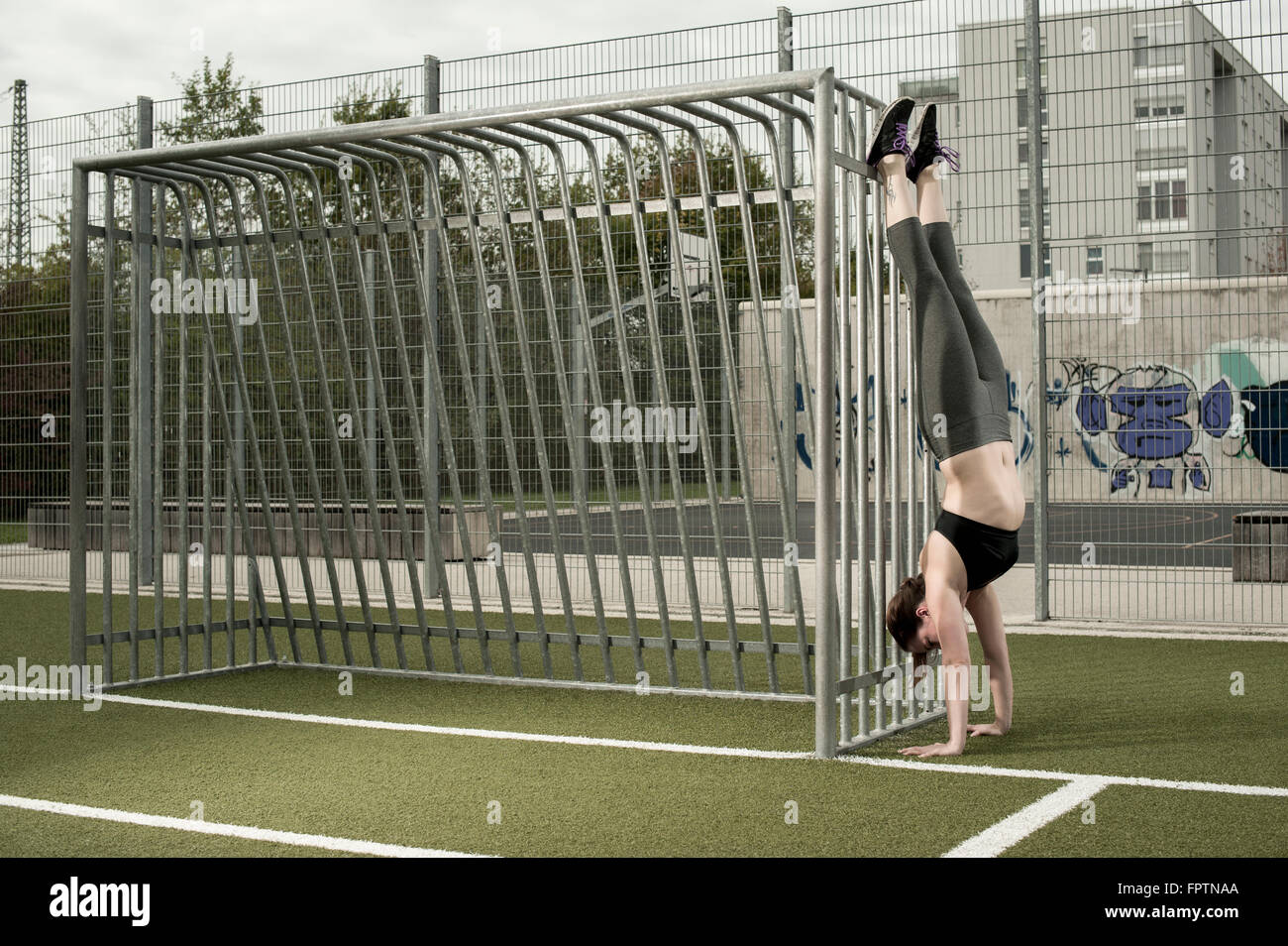 Woman football pitch hi-res stock photography and images - Alamy