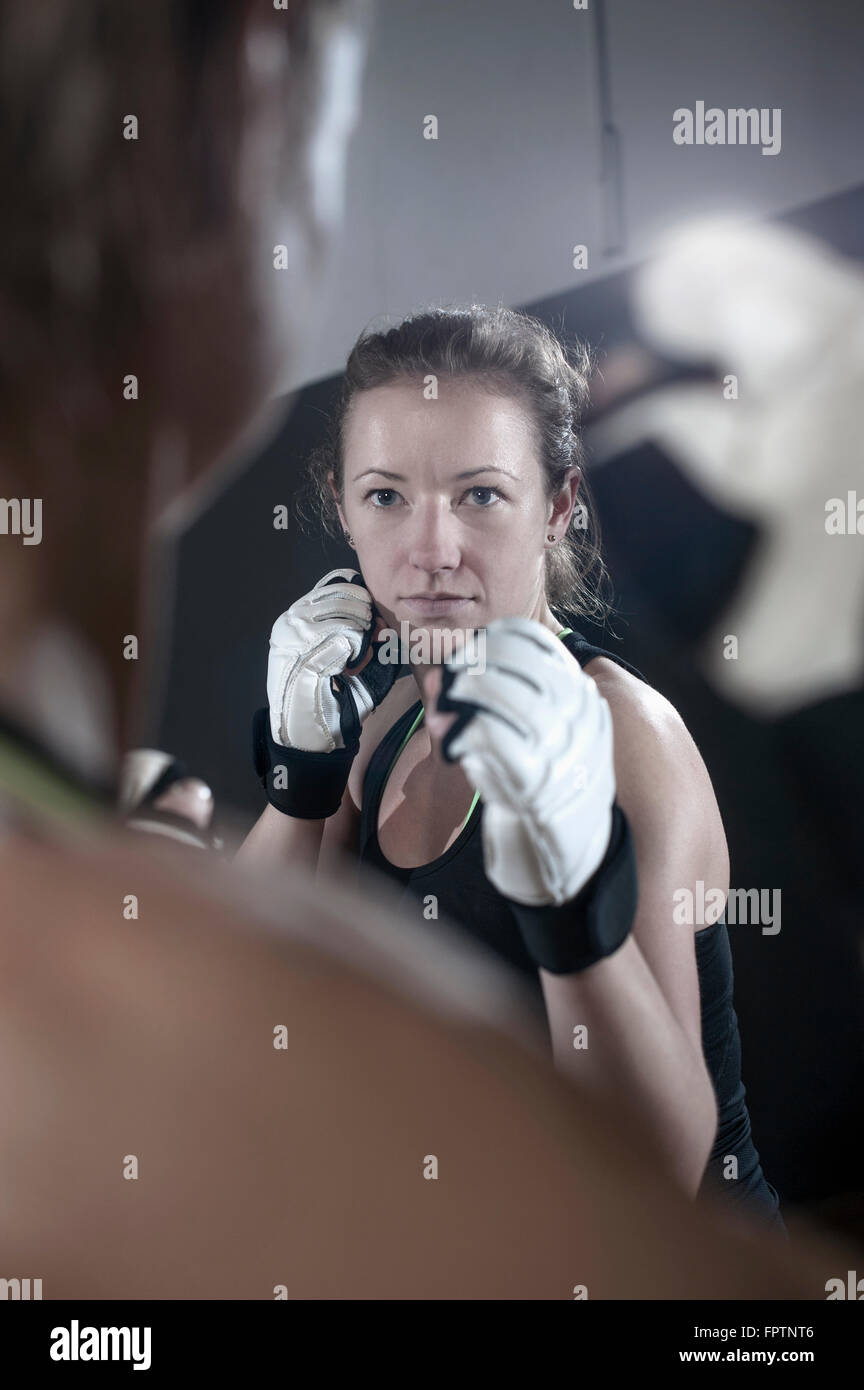 Women boxing fight hi-res stock photography and images - Alamy