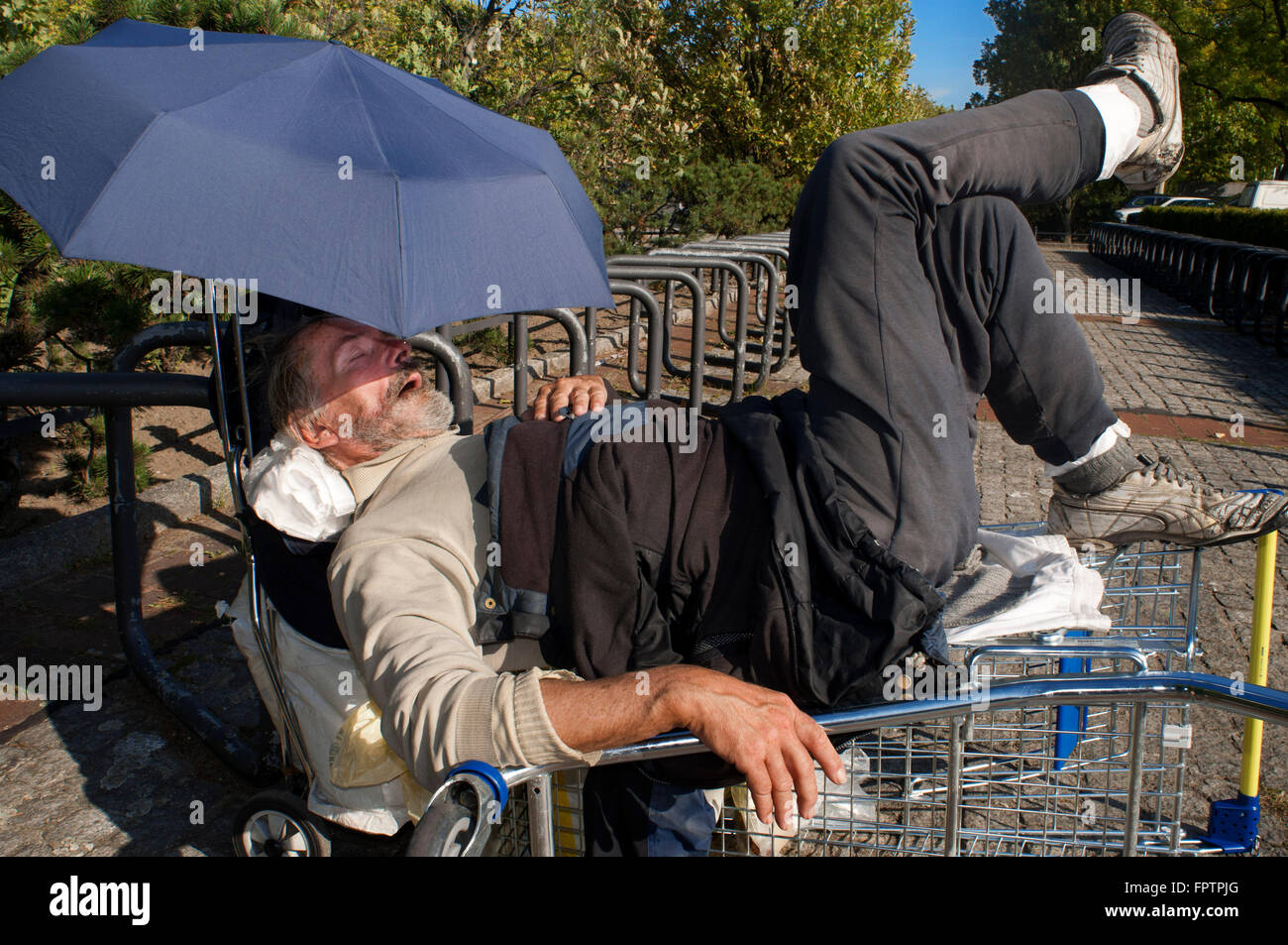 Homeless people berlin hi-res stock photography and images - Alamy