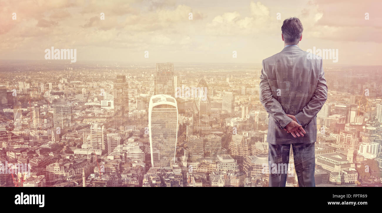 Businessman city skyscraper hi-res stock photography and images - Alamy