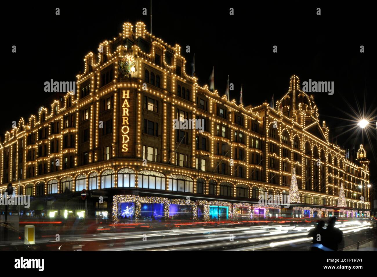 Night shot of Harrods, Knightsbridge Stock Photo - Alamy