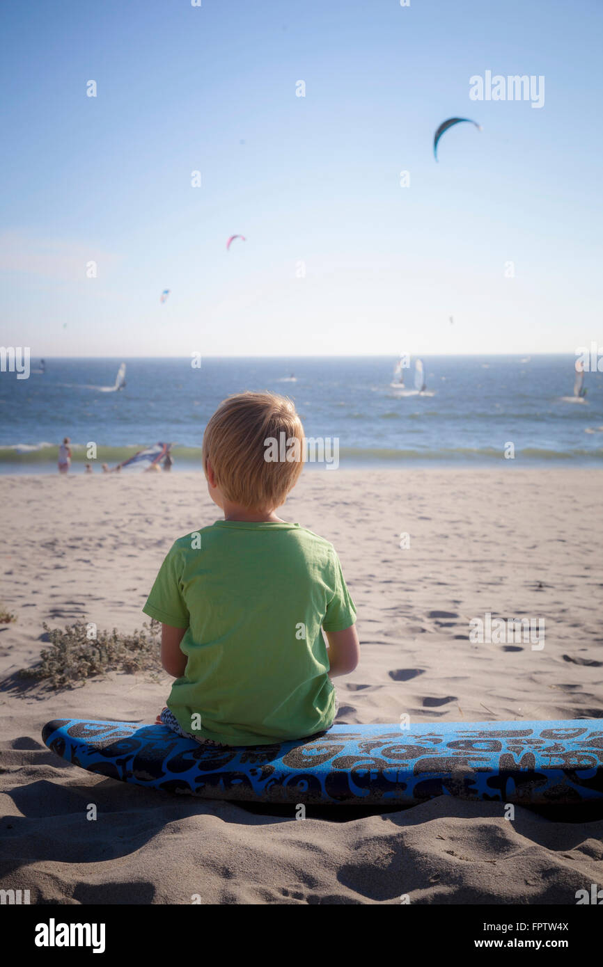 Child rear view summer vertical hi-res stock photography and images - Alamy