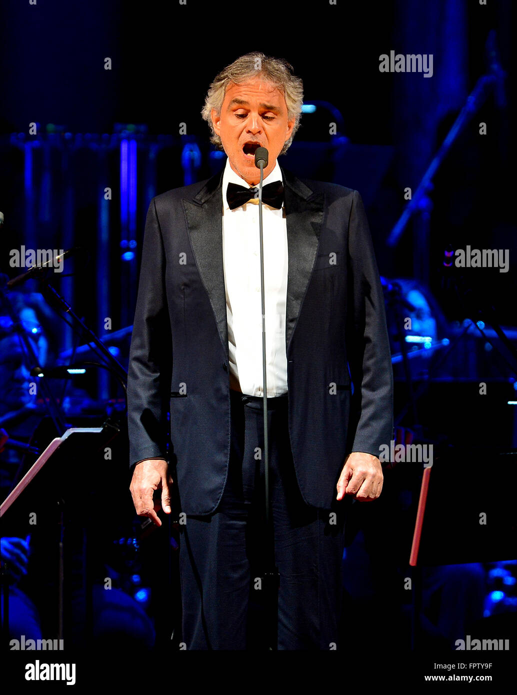 Andrea bocelli in concert hi-res stock photography and images - Alamy