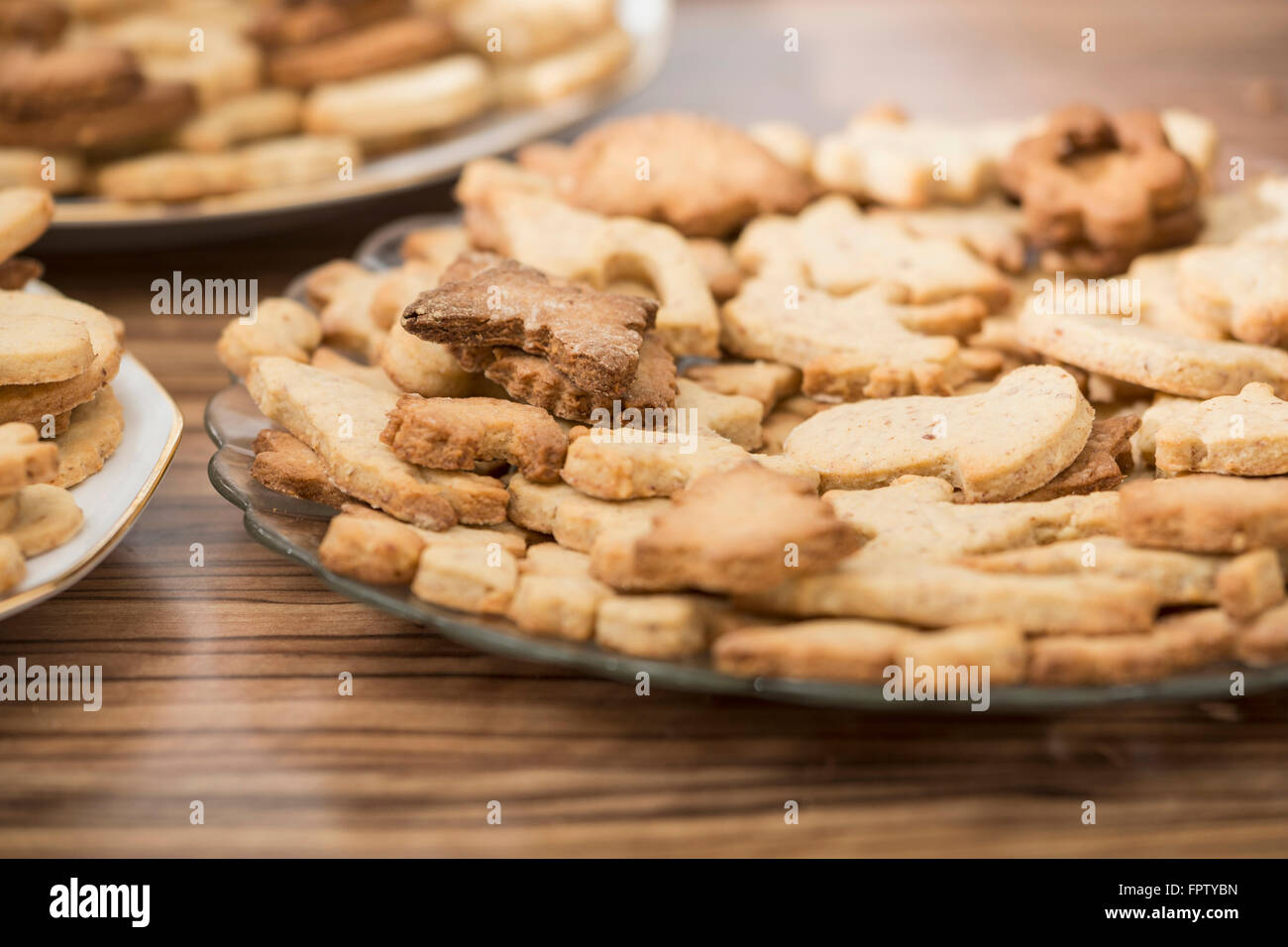 Different cultures eating hi-res stock photography and images - Alamy