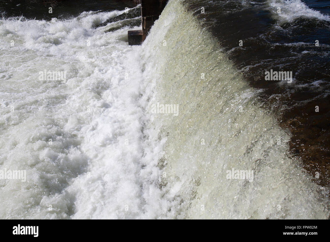 Dam flowing water hydroelectric power hi-res stock photography and ...