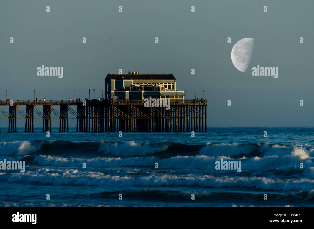 Moon ocean waves hi-res stock photography and images - Alamy