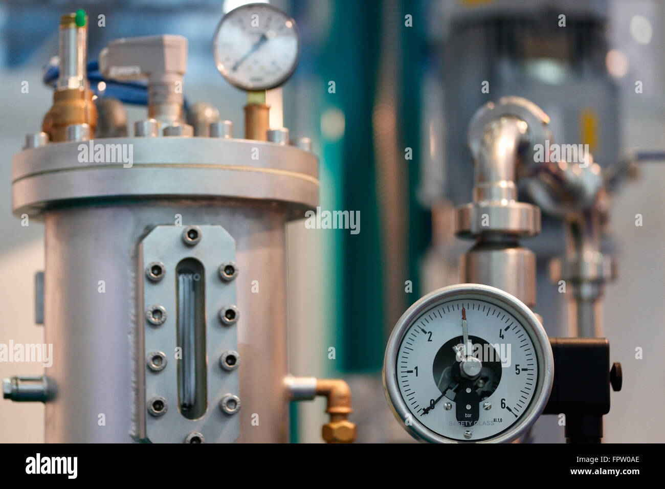 Pressure gauge on pipe hi-res stock photography and images - Alamy