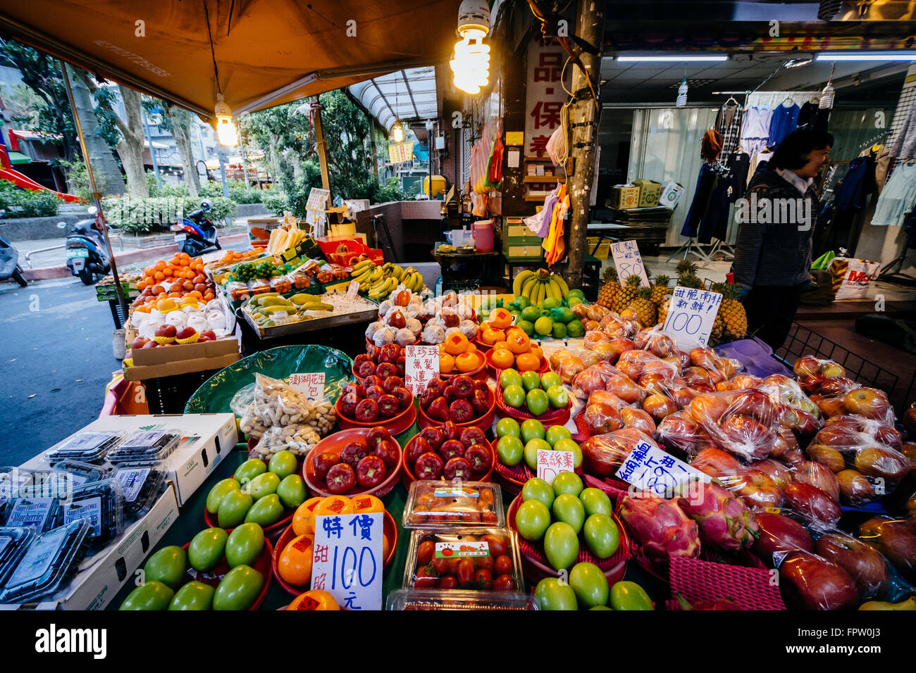 Dongmen street market hi-res stock photography and images - Alamy