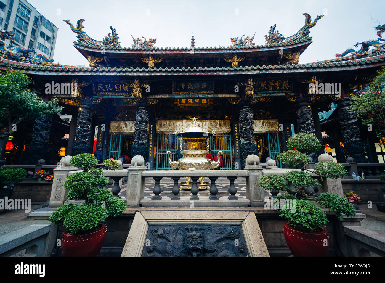 Exterior of the Longshan Temple, in Taipei, Taiwan Stock Photo - Alamy