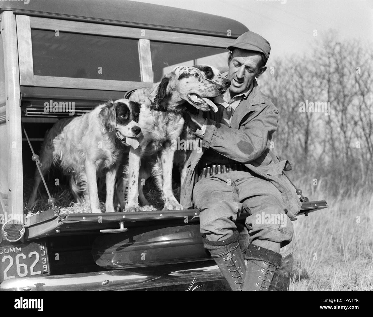 Hunting fashion Black and White Stock Photos & Images - Alamy