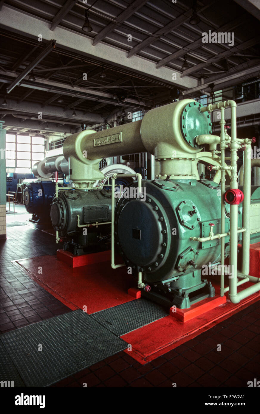 Usa factory 1970s hi-res stock photography and images - Alamy