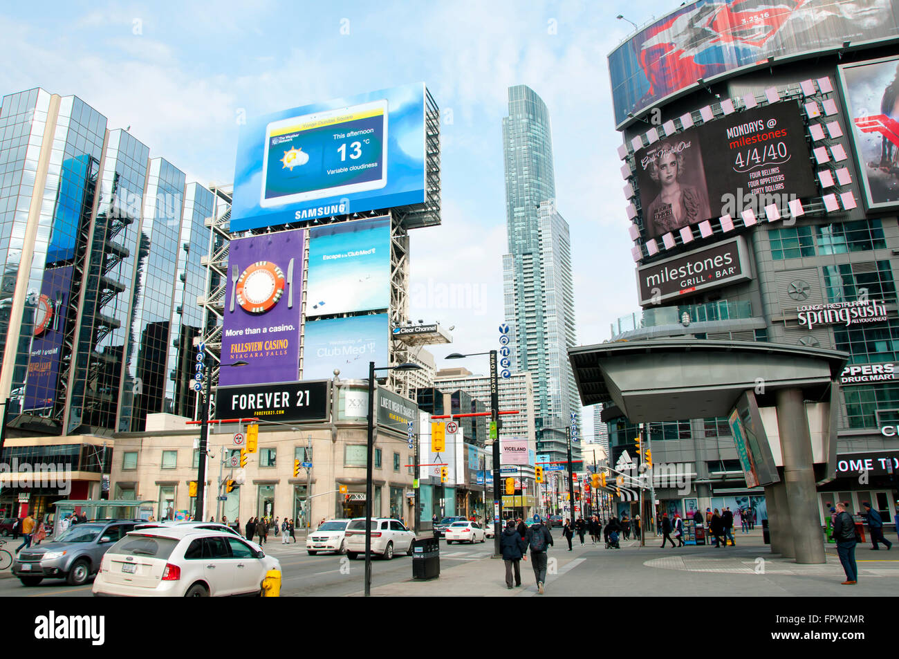 Yonge dundas square hi-res stock photography and images - Alamy