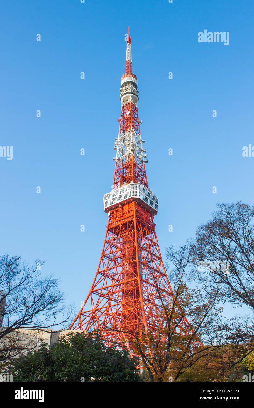 Tokyo tower with bright sunny day Stock Photo - Alamy