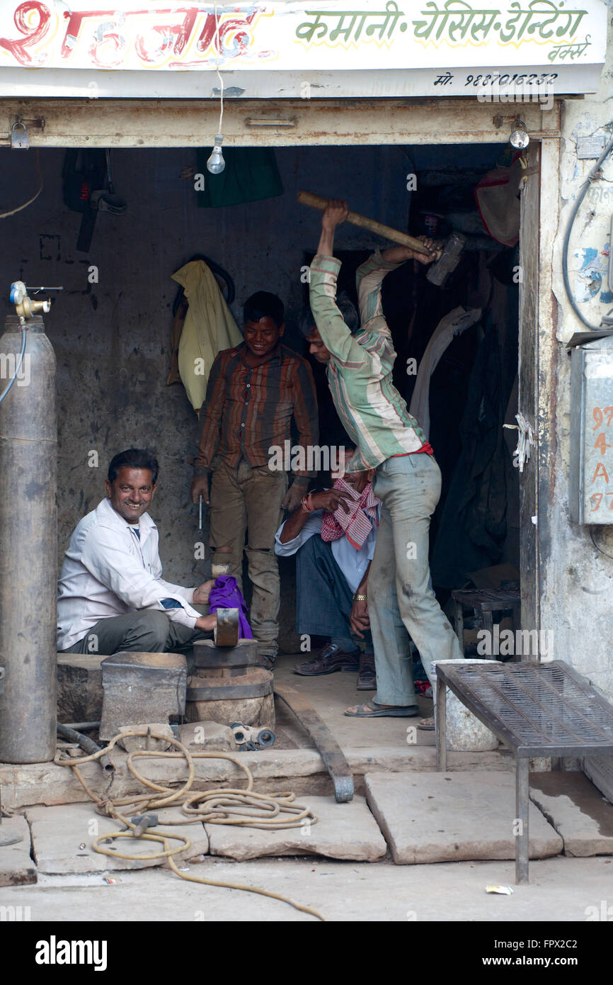 Man about to use hammer Stock Photo - Alamy