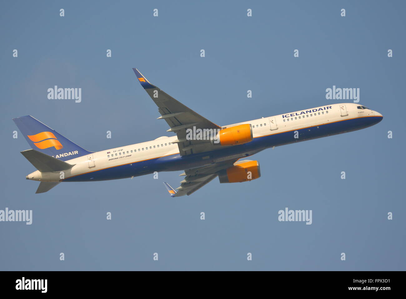 Icelandair Boeing 757-200WL TF-FIP departing from London Heathrow ...