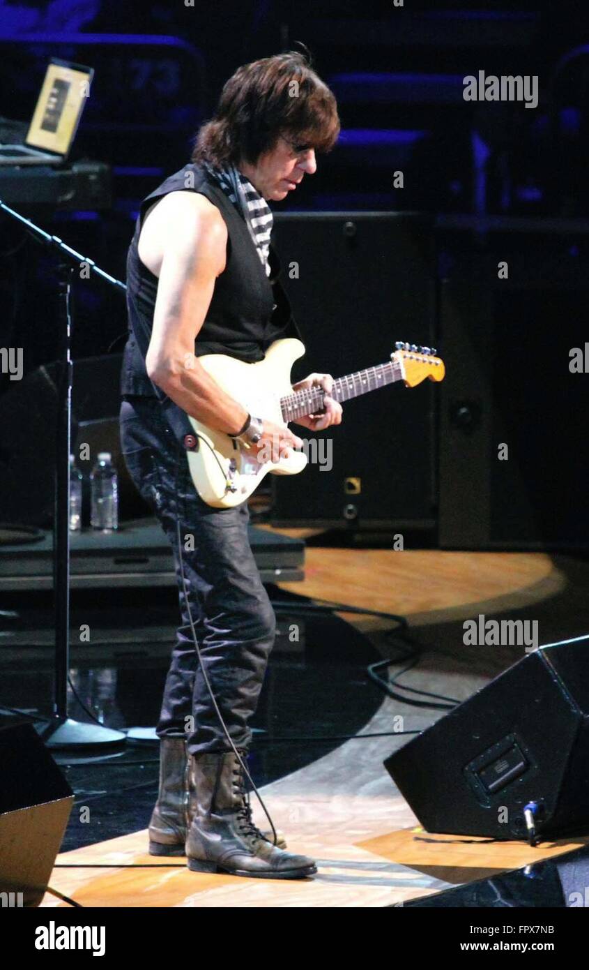 JEFF BECK ROCK & ROLL HALL OF FAME 25TH ANNIVERSARY CONCERT , MADISON ...