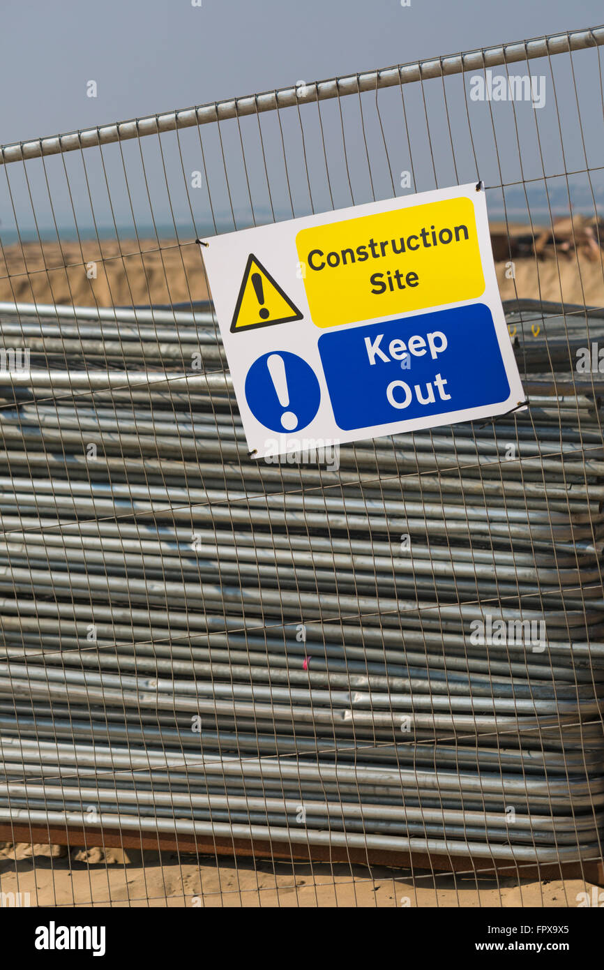 Construction keep out barriers signs hi-res stock photography and ...