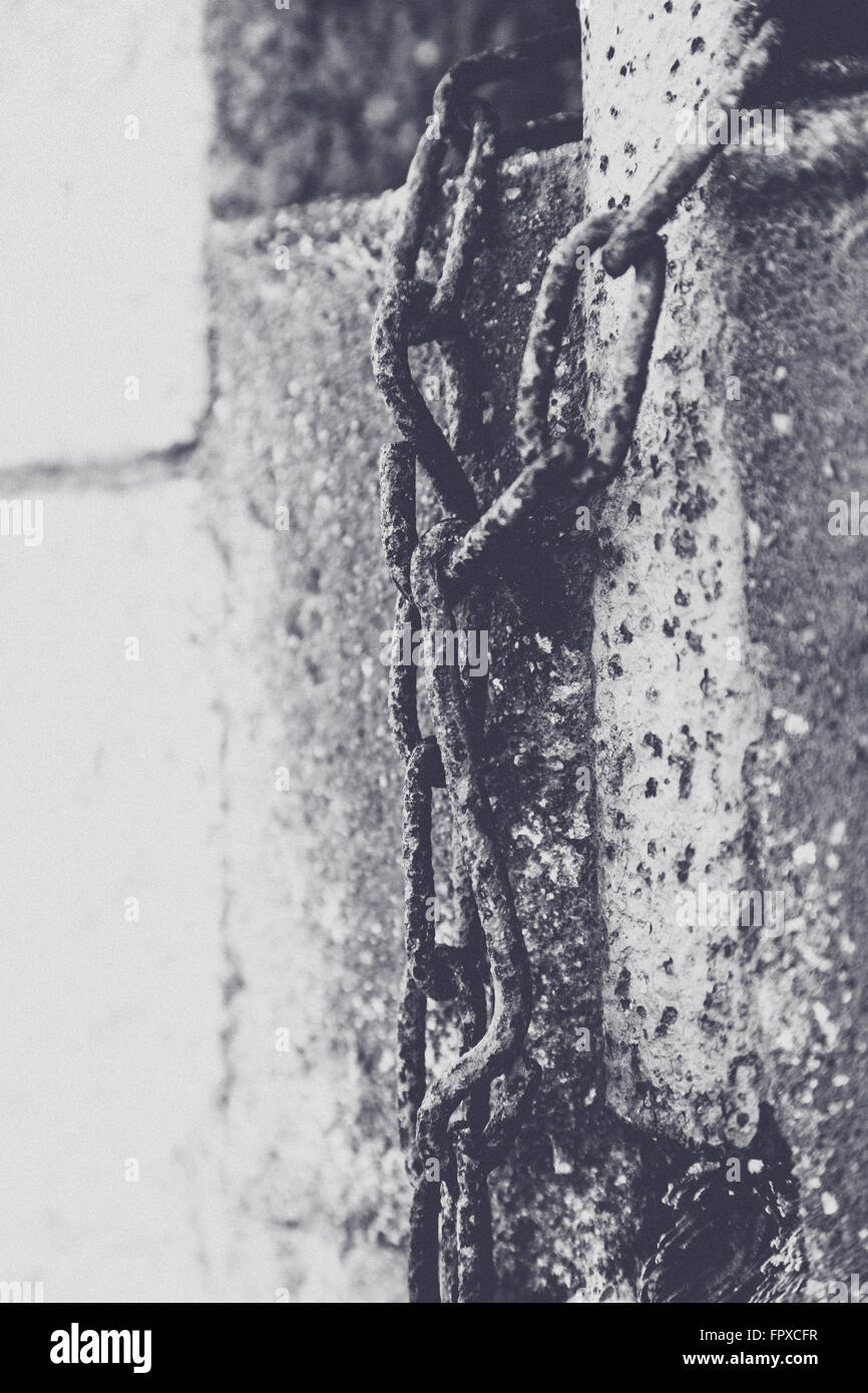 Details of an old rusty chain on a military fort Stock Photo - Alamy