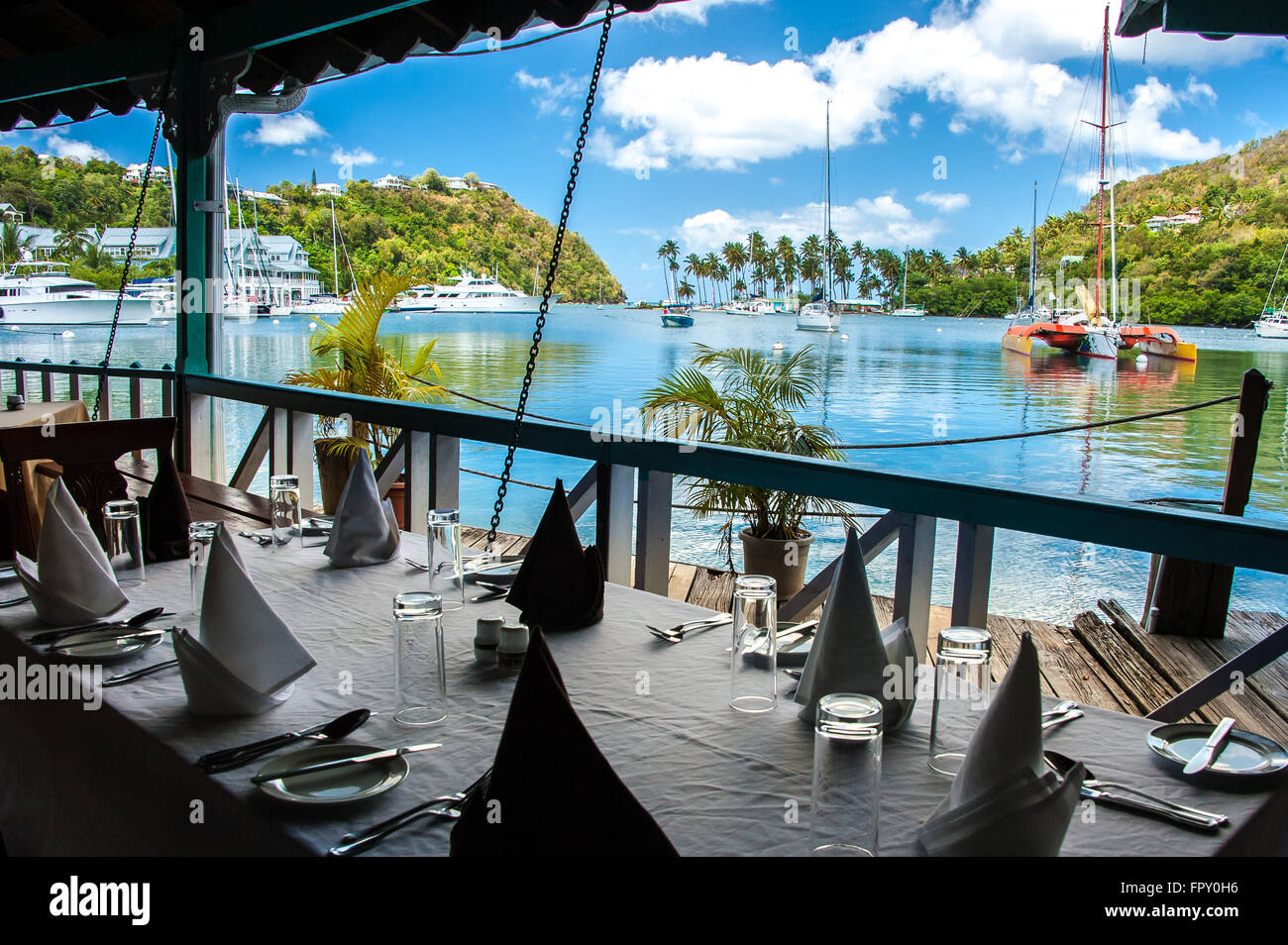 Waterside restaurant marina hi-res stock photography and images - Alamy