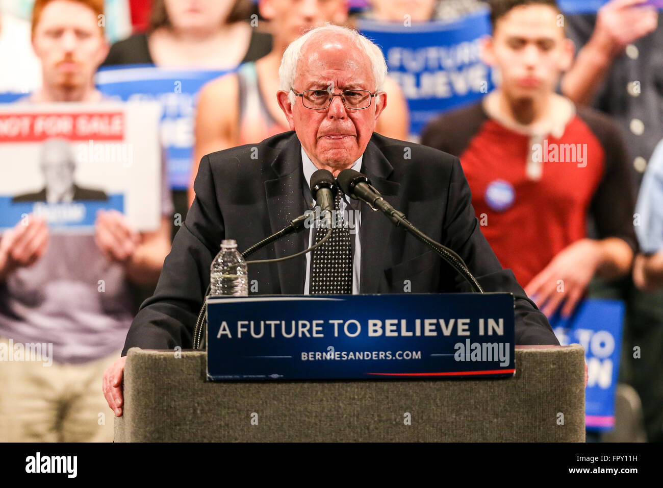 Senator BERNIE SANDERS campaigns for President of the Untied States at ...