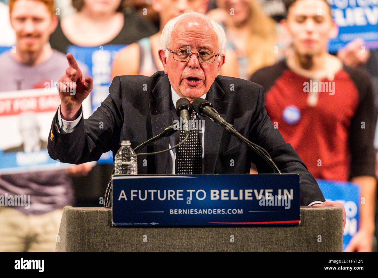 Senator BERNIE SANDERS campaigns for President of the Untied States at ...