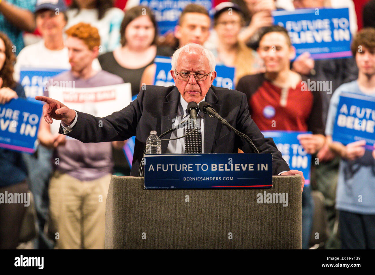 Senator BERNIE SANDERS campaigns for President of the Untied States at ...