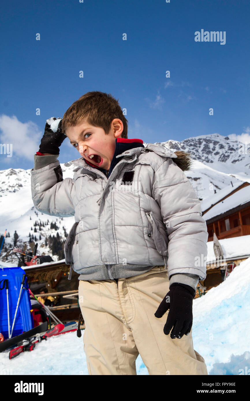 Snowball fight children hi-res stock photography and images - Alamy