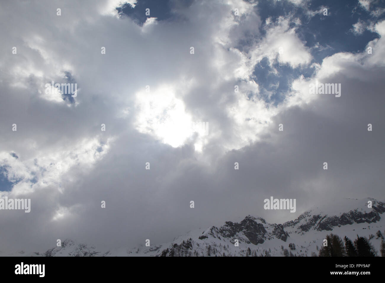 Winter snow sun clouds hi-res stock photography and images - Alamy