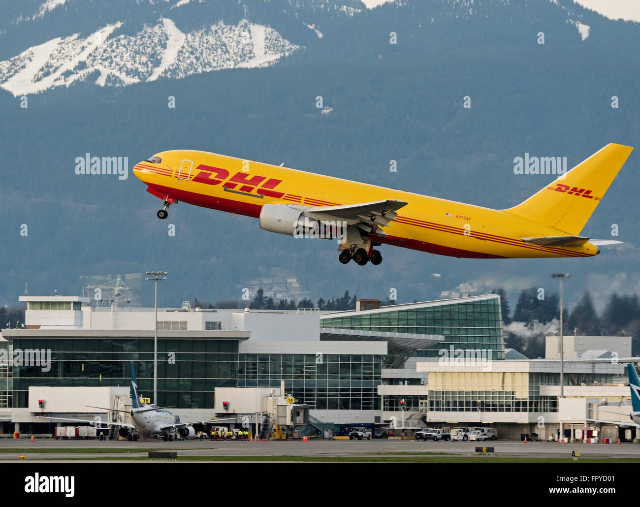 Dhl plane hi-res stock photography and images - Alamy