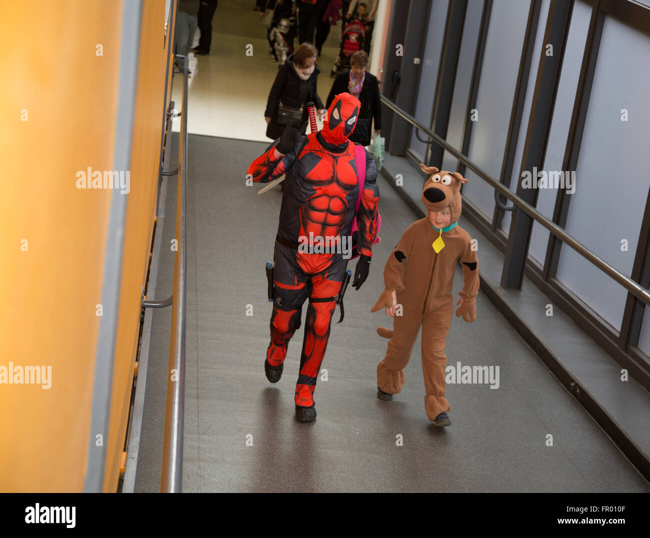 Ariving hi-res stock photography and images - Alamy