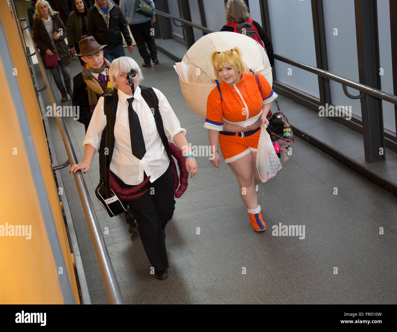 People dressed as various superhero's and characters ariving at Comic ...