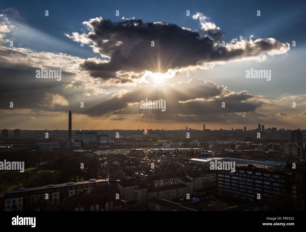 London, UK. 20th March, 2016. UK Weather: Afternoon sun rays burst ...