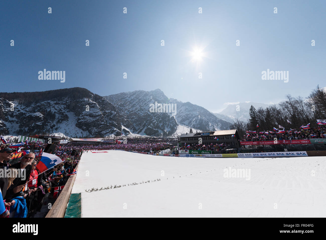 Skiing world cup crowd hi-res stock photography and images - Alamy