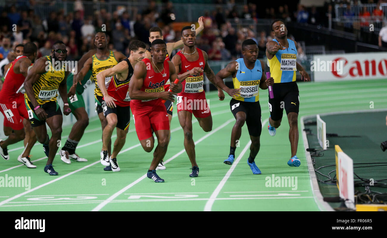 Track field runners in relay hi-res stock photography and images - Alamy