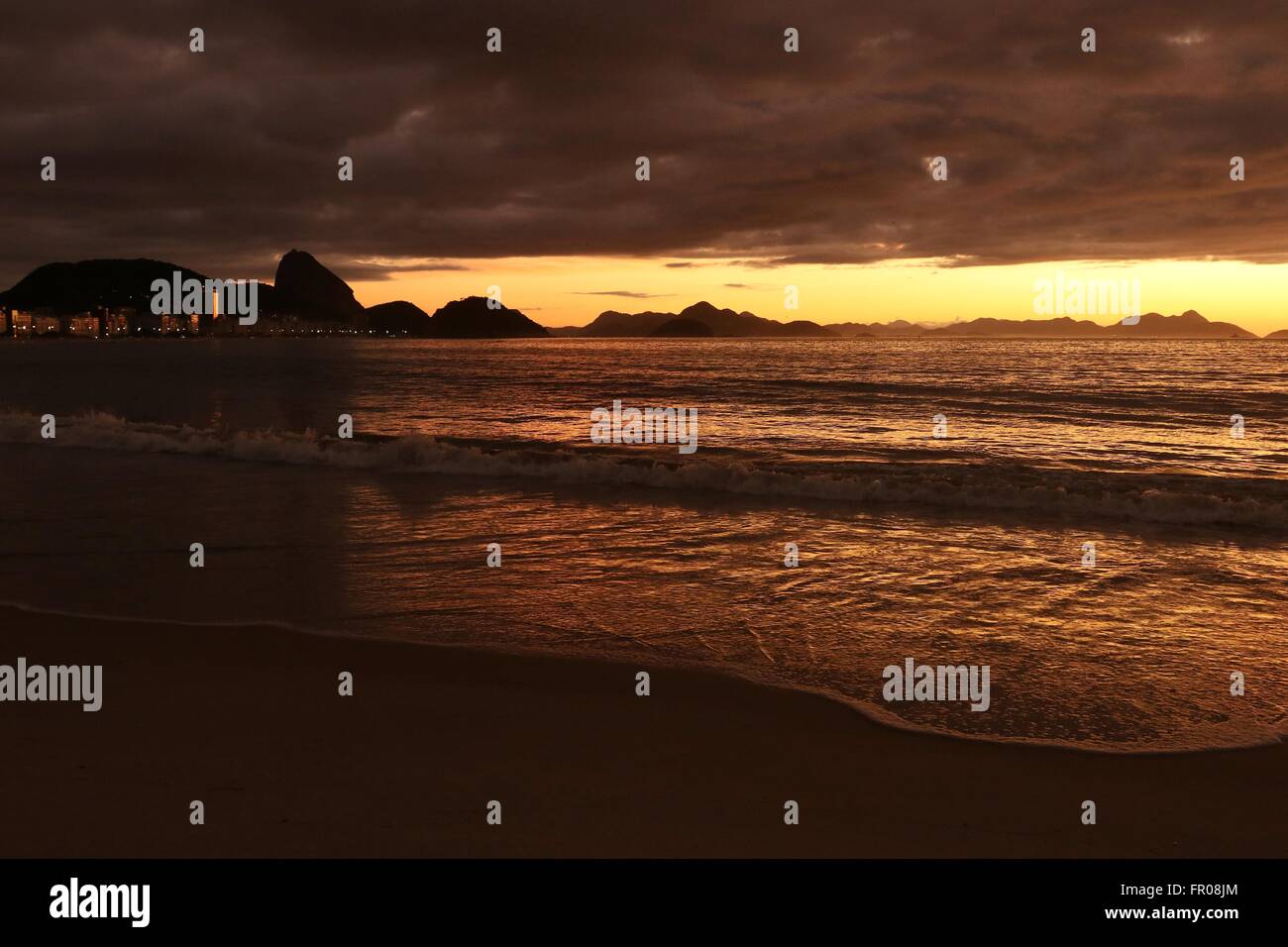 Rio de Janeiro, Brazil, 20th March 2016. The first dawn of autumn in ...