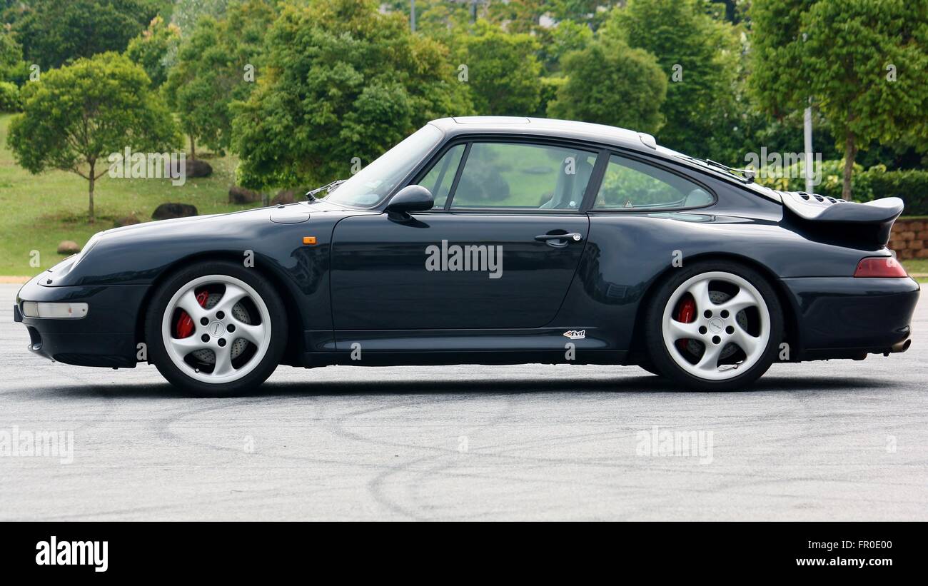 Yellow 911 carrera porsche carrera hi-res stock photography and images ...