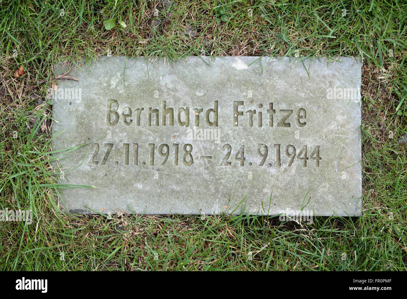 Grave marker hi-res stock photography and images - Alamy