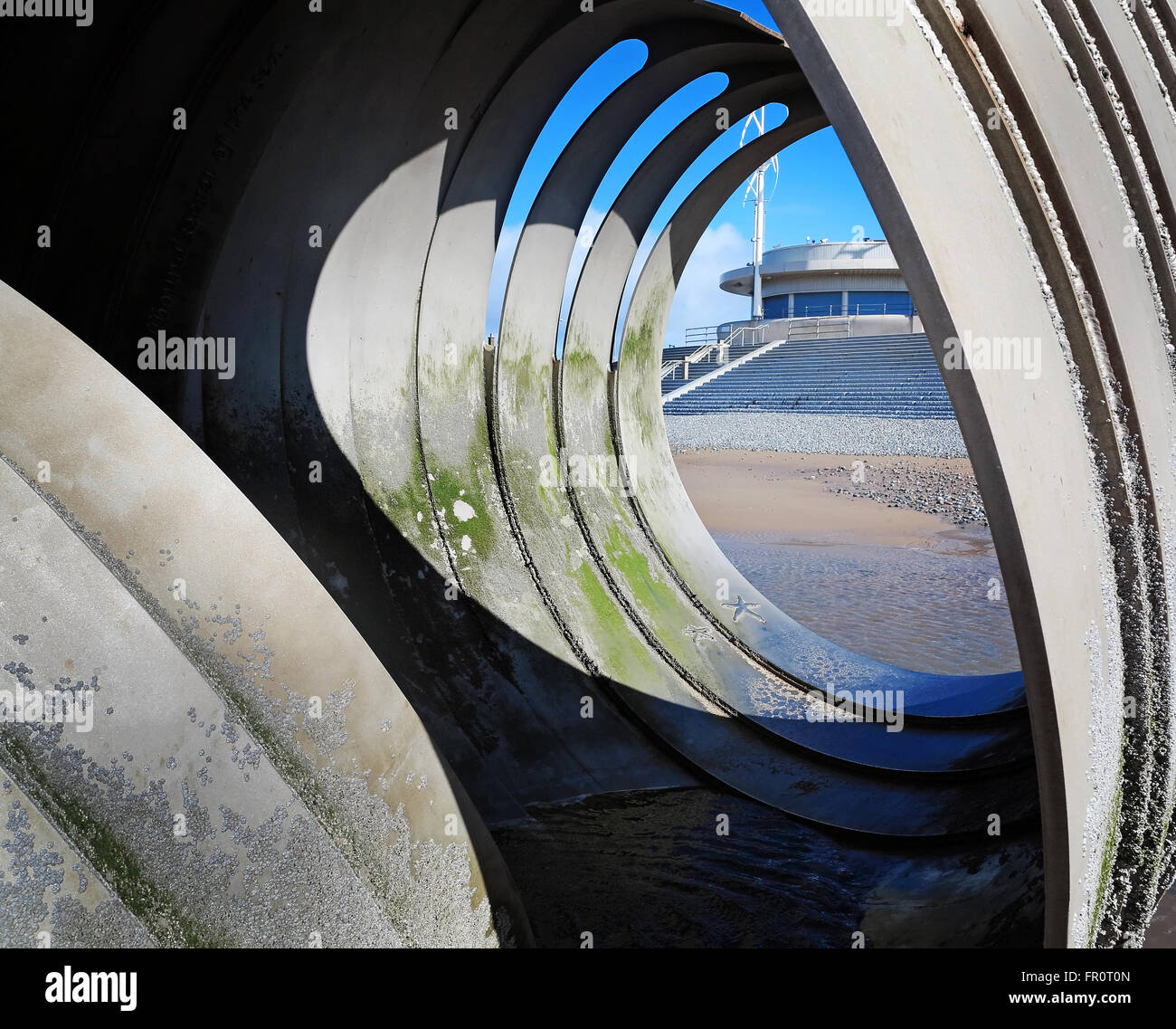 View through metalwork hi-res stock photography and images - Alamy