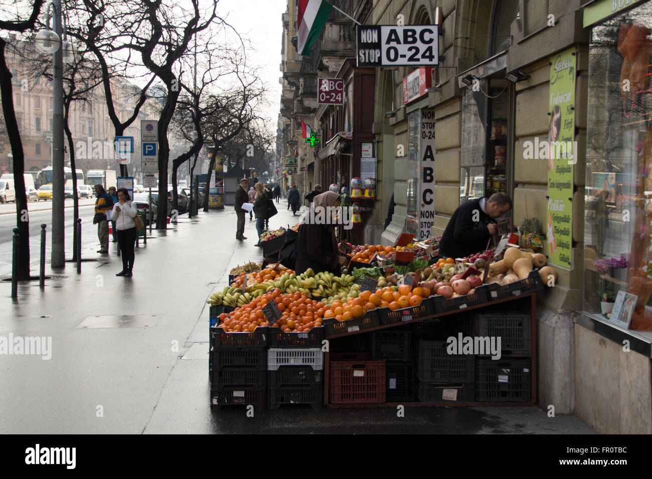 Shopping for fruits hi-res stock photography and images - Alamy