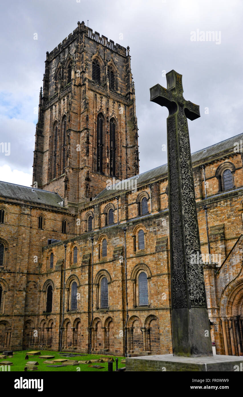 Durham cathedral and cross Stock Photo - Alamy
