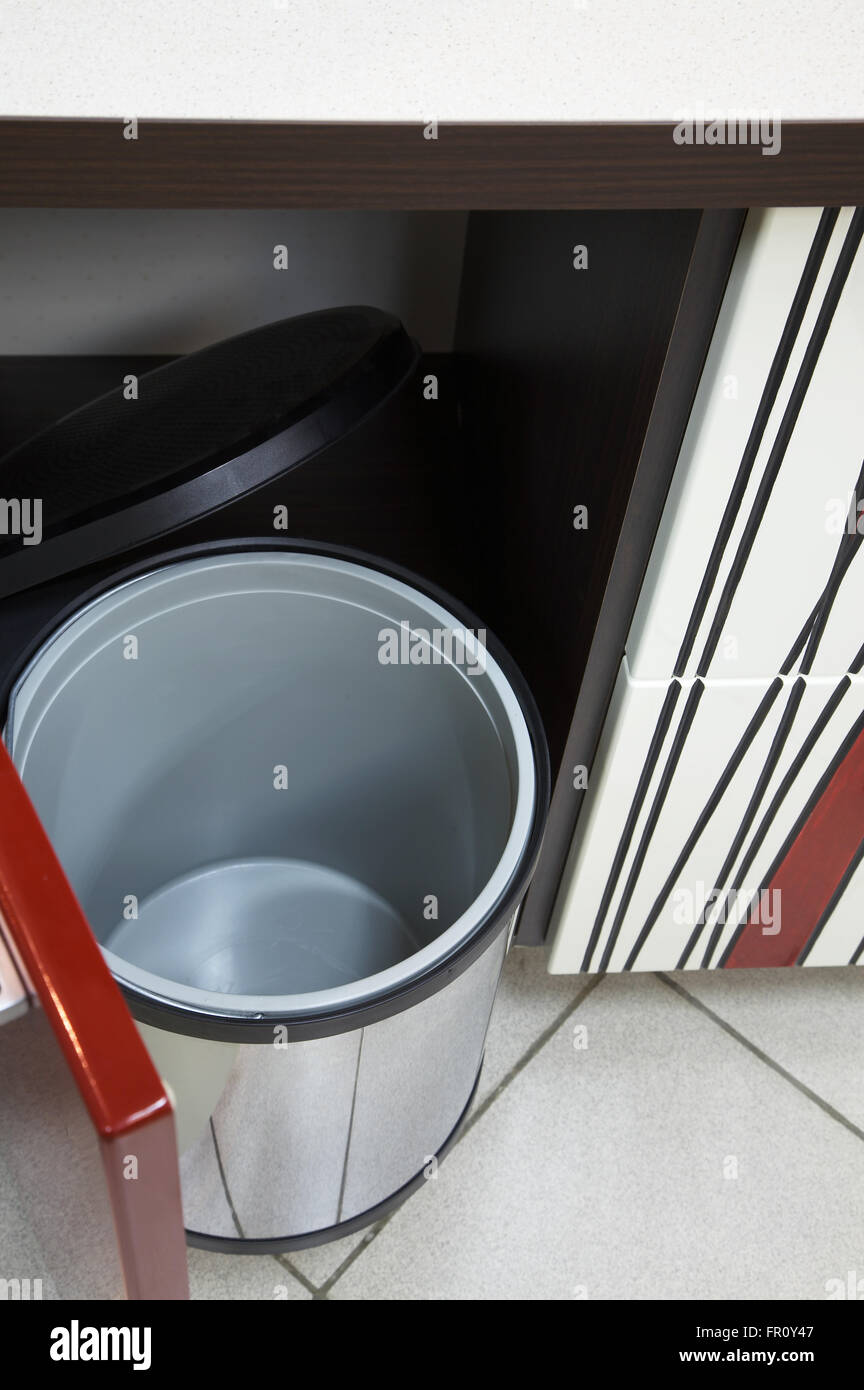 Empty garbage can on new and modern kitchen Stock Photo - Alamy