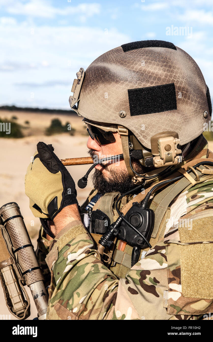 US Army soldier smoking Stock Photo - Alamy