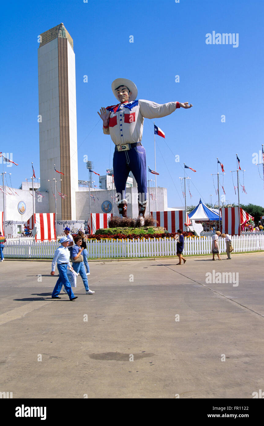 "Big Tex" symbol of State fir of Texas, towers over visitors. Dallas ...