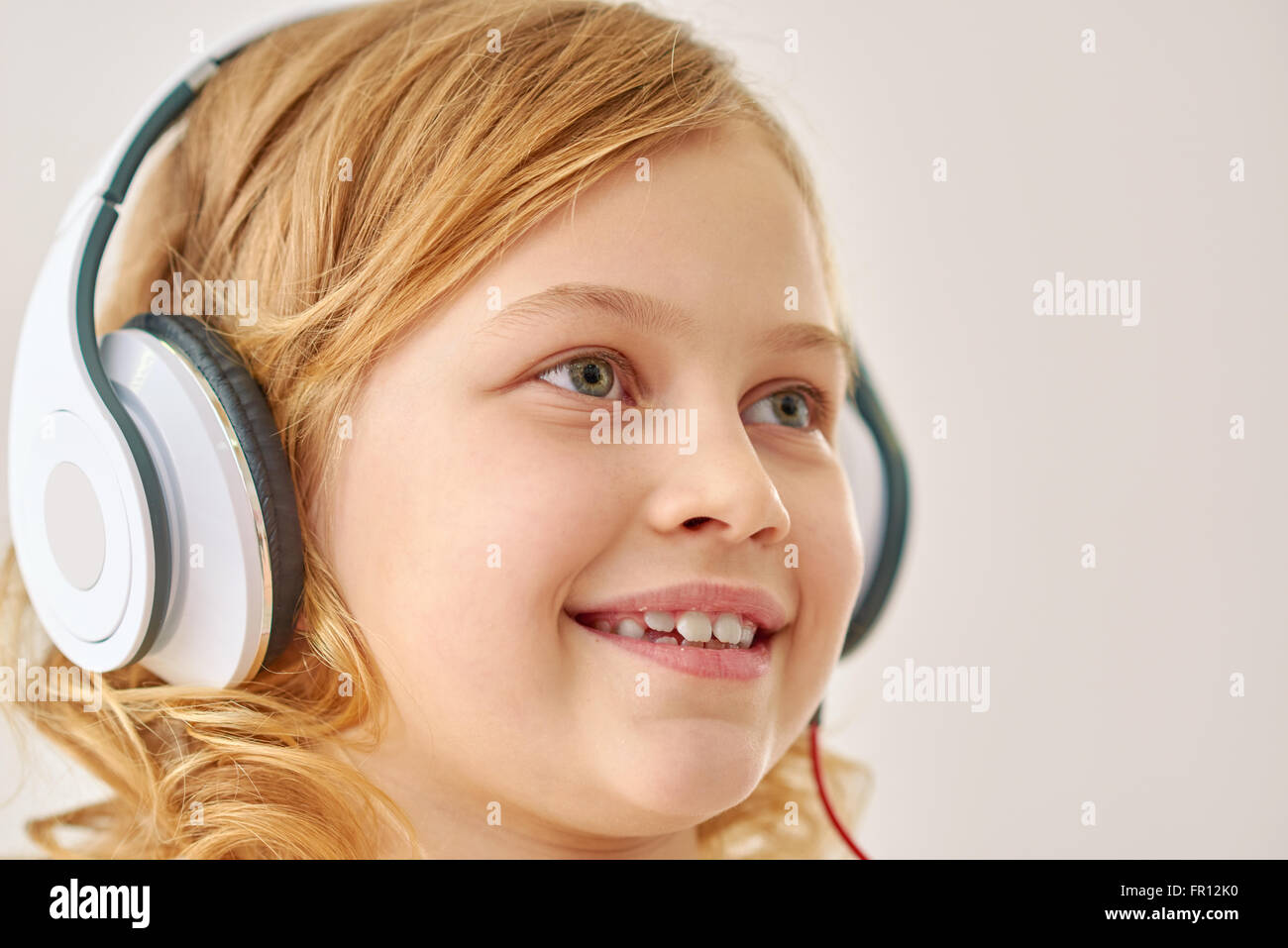Cute girl listen music hi-res stock photography and images - Alamy