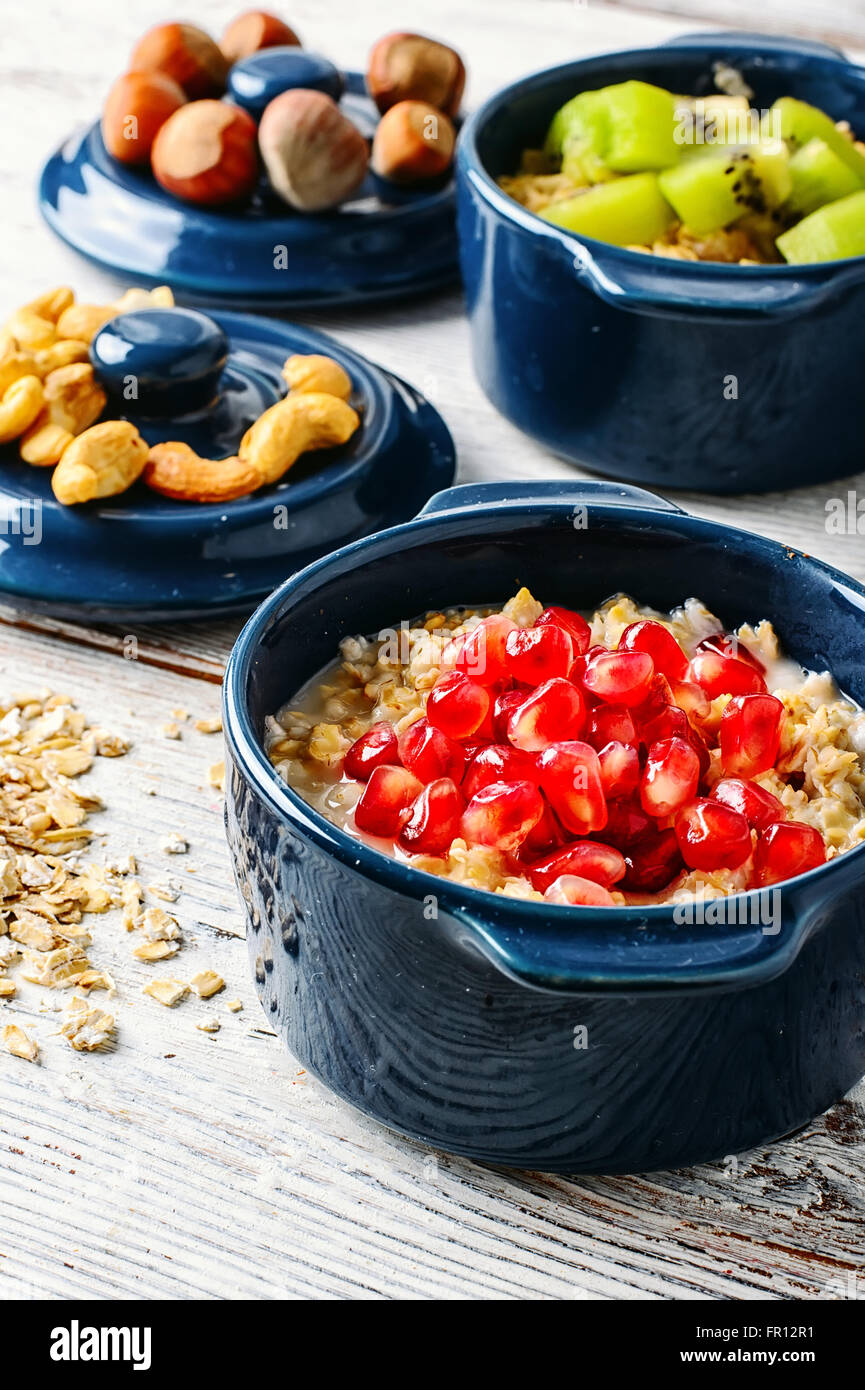 Pot of porridge hi-res stock photography and images - Alamy