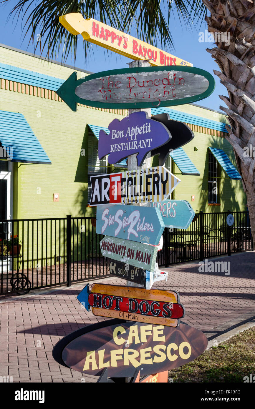 Street signs hi-res stock photography and images - Alamy